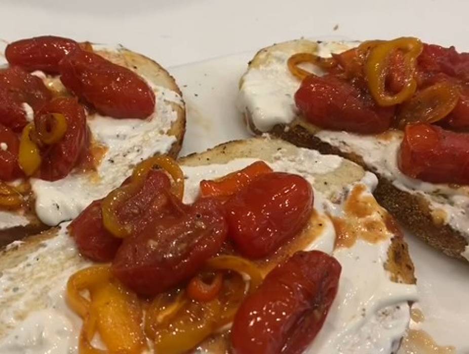 Sauteed Pepper and Tomato Toasts - Kosher.com
