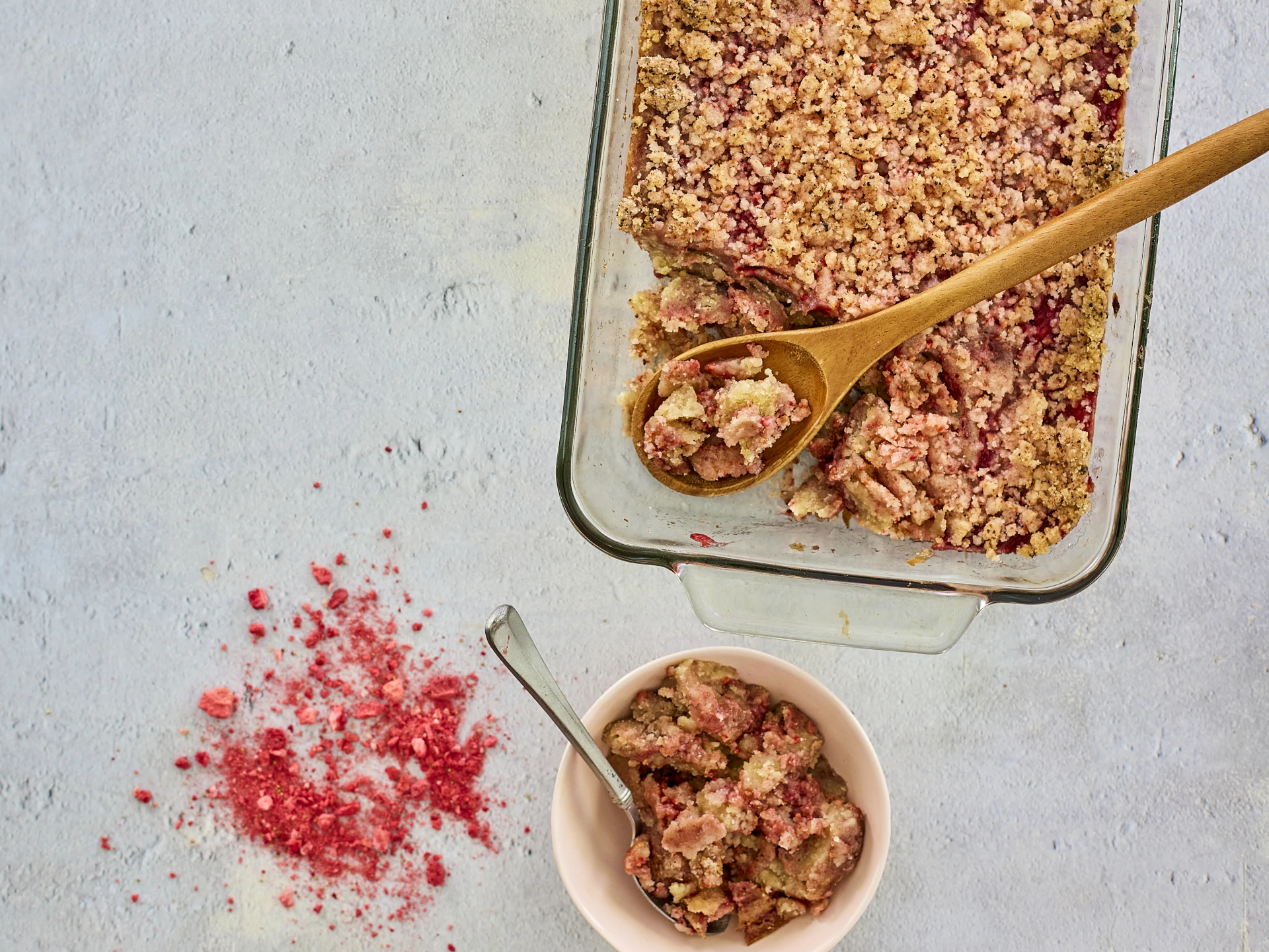 Strawberry Crumble Cake - Kosher.com