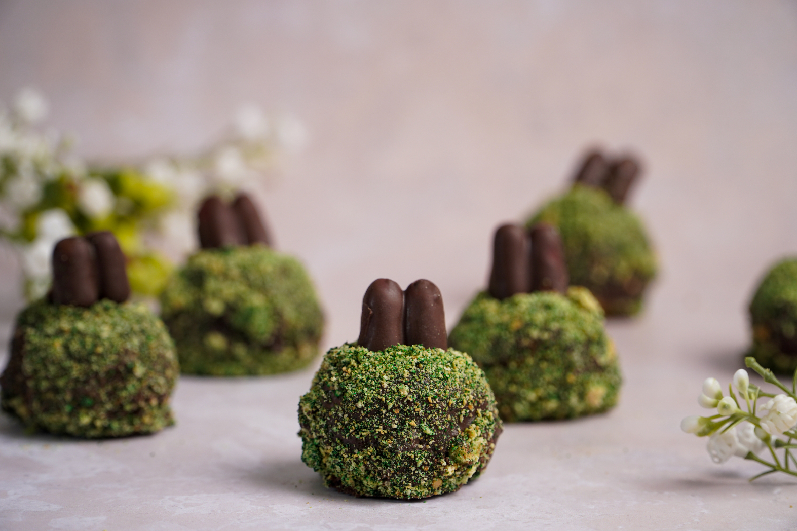 How To Make Edible Moss (For Cakes, Cupcakes, And More!) - Kosher.com