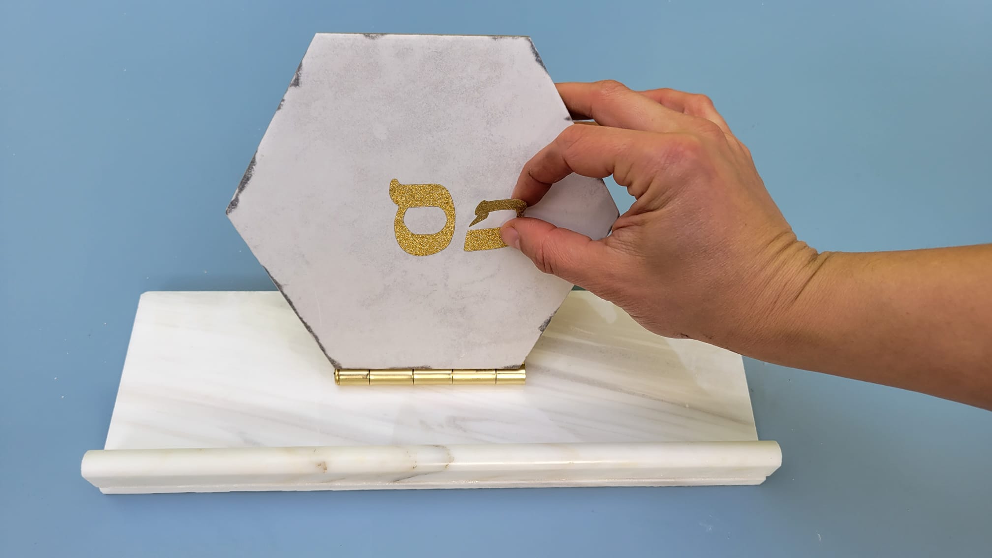 A Haggadah Stand Craft That's Perfect For The Seders - Kosher.com