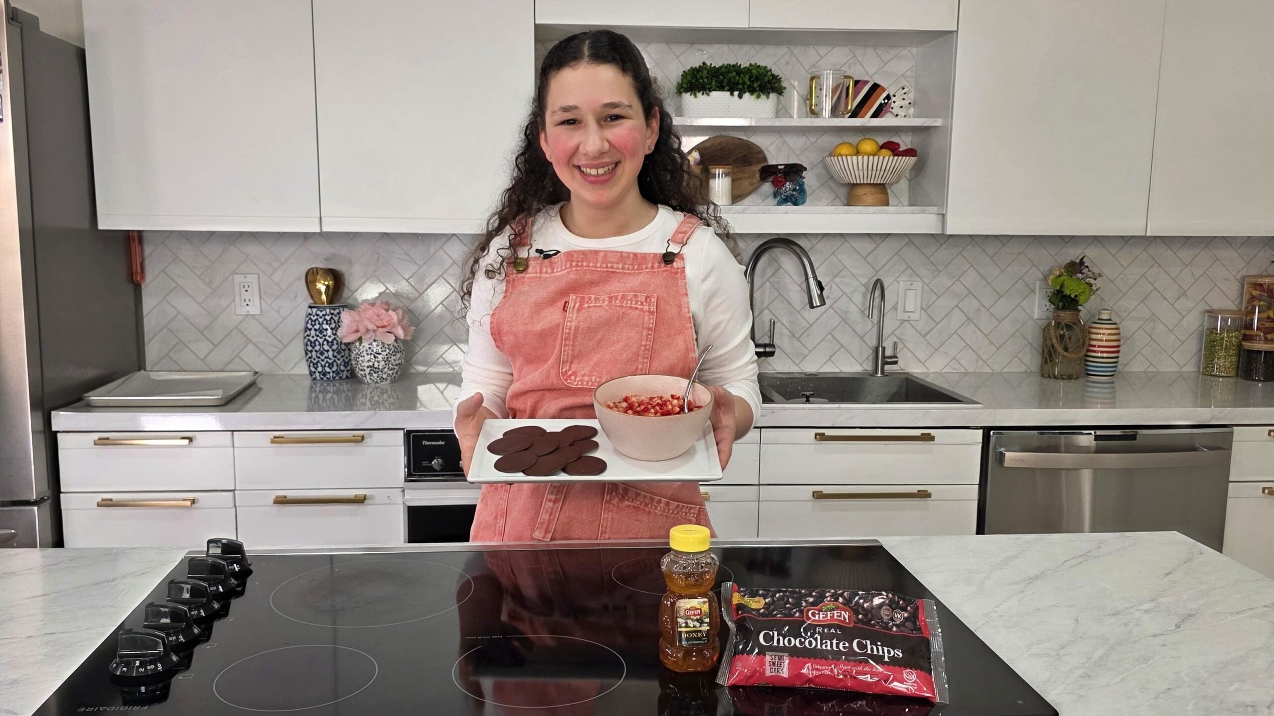 Strawberry Salsa with Chocolate “Chips” - Kosher.com