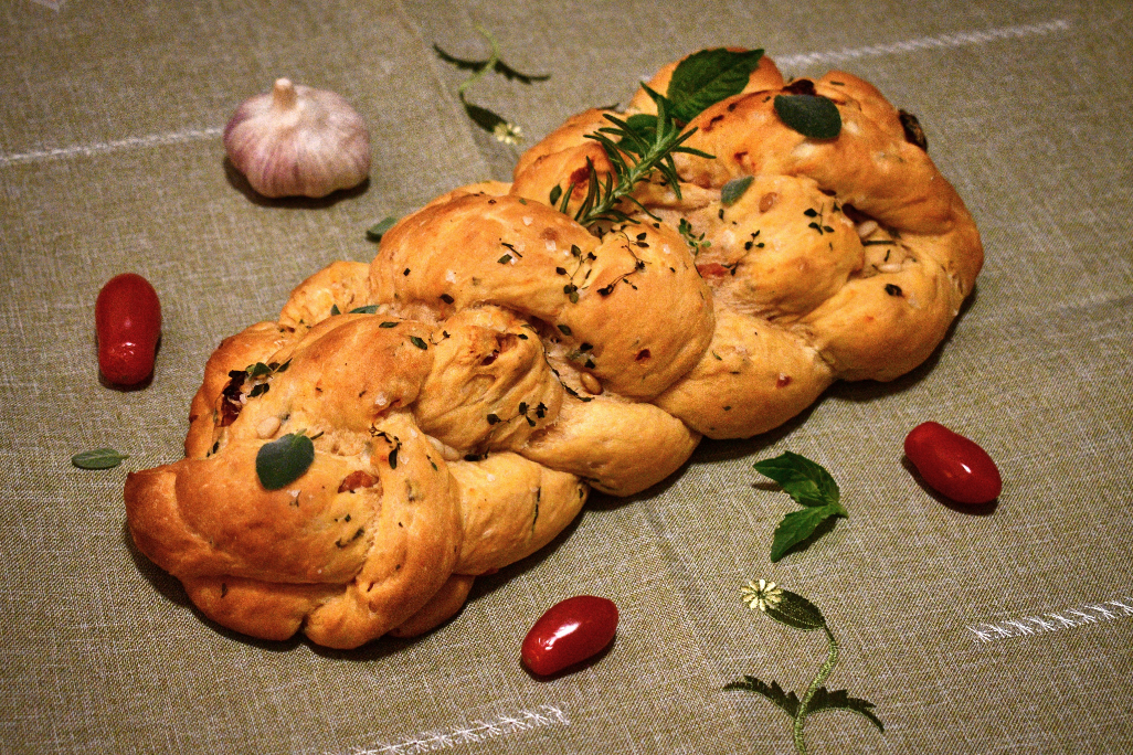 Get Back To Baking Challah With Rochie Pinson’s Challah Book! | Articles